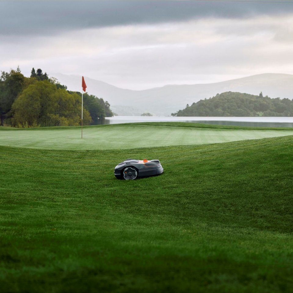 Innovazione nel Taglio del Prato: I Nuovi Automower EPOS di Husqvarna ...